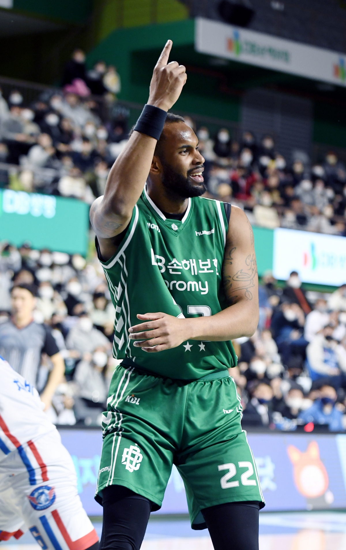 '우승후보' KCC, 외국선수 구성 완료... 'KBL 경력직' 숀롱-에르난데스 계약 [오피셜]