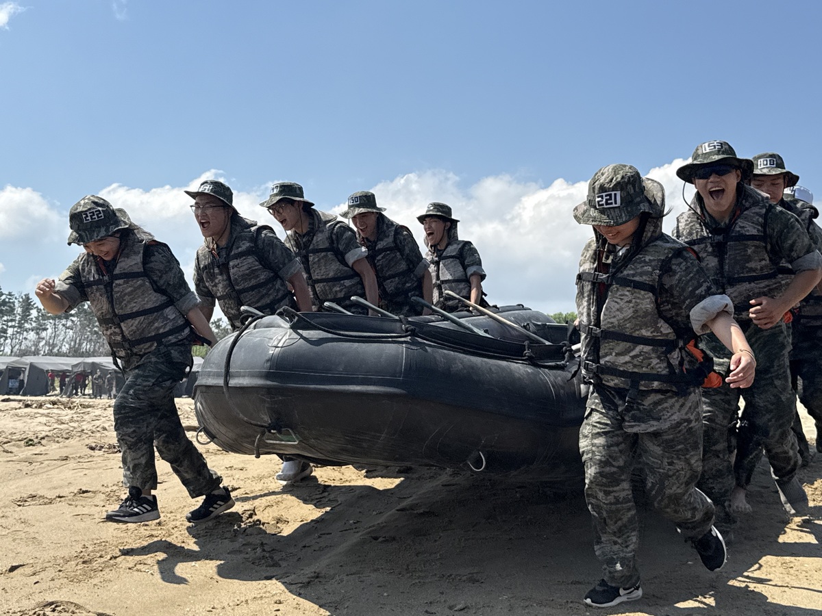 KAAV·IBS, 포항 바다 가르며 돌진