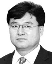 [김수언 칼럼] 트럼프, 왜 美 제조업 부활에 목매나