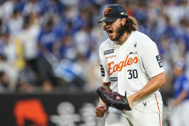 ‘연패 스토퍼’ 폰세, 한화 또 구했다…LG는 손주영으로 추격, 롯데는 김주원에 무너져 [어제의 프로야구]