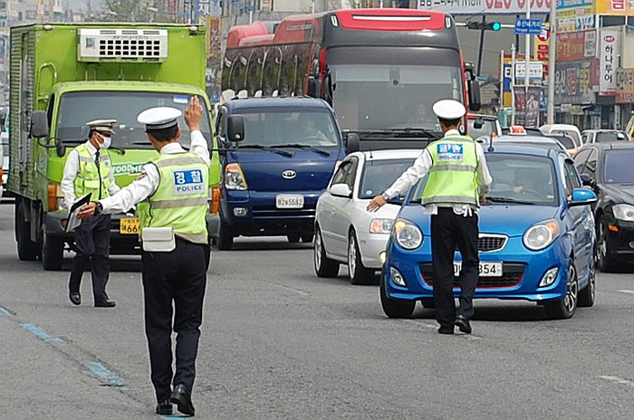 "운전자 90%가 모르는 신호위반 벌점 차이, 당신도 당할 수 있습니다" | EV-Hotissue