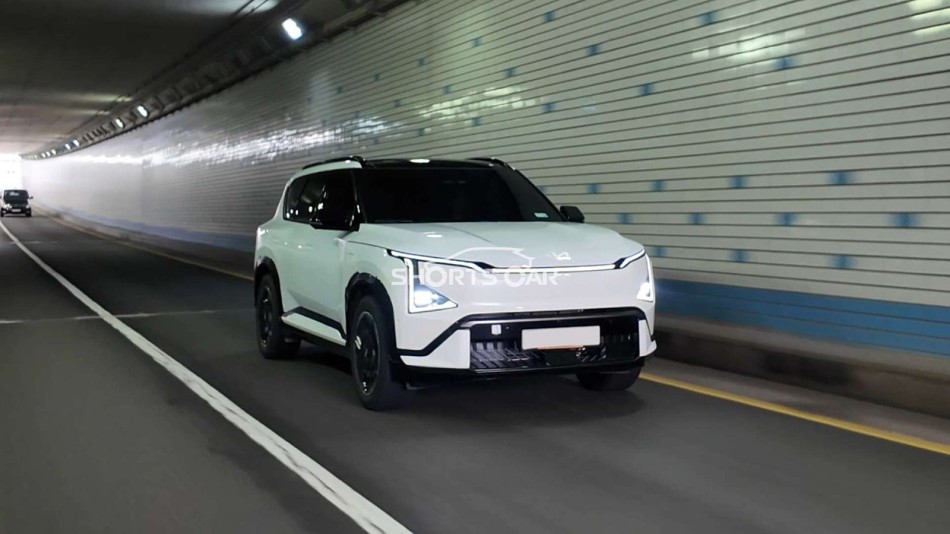 "스포티지 대신 사볼까?" 기아, 전기 SUV 'EV5 GT-라인' 포착. 예상 가격은? | M투데이