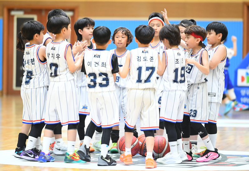 [KBL 유스 클럽 대회] ‘기본기+마무리 장착’ KCC U9, LG U9 제압 … 전승으로 4강 진출