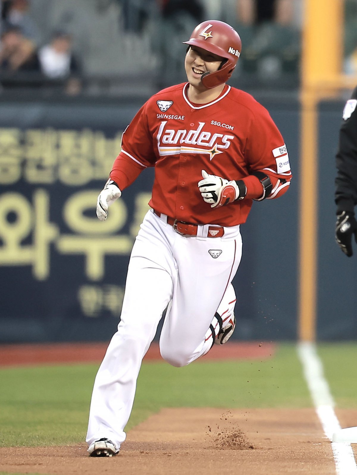 SSG 최정, KBO리그 우타자 최초 1600타점…전체로는 최형우 이어 역대 2번째 [SD 잠실 라이브]