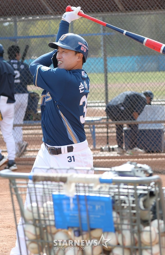 한화 빅딜 어떻게 가능했나, KBO 최다안타 주인공 '고작' 3R 지명권+현금 3억에 데려오다니...