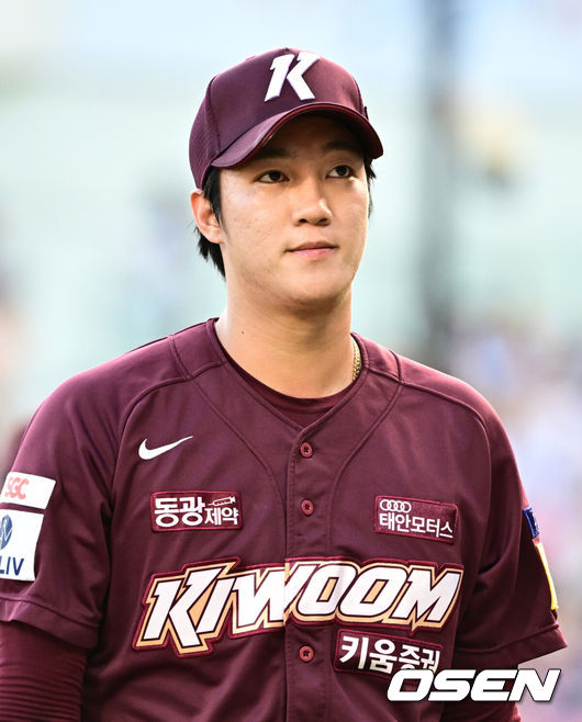 ‘157km 쾅!’ 안우진, 2군 청백전 1이닝 2K 무실점…설종진 대행 “복귀 계획? 아직 군인 신분이라 조심스러워” [오!쎈 고척]