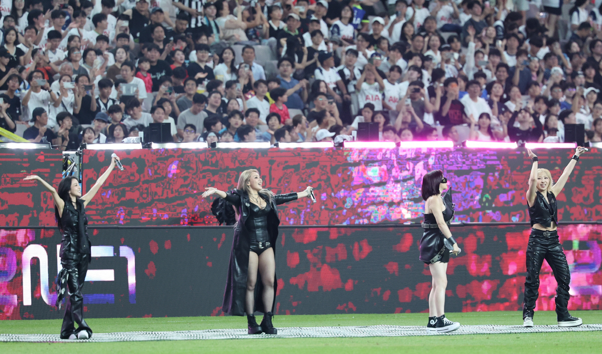 워터밤 불참은 잊어라…2NE1 박봄, 손흥민 앞에서 '컴백' 신고[SC이슈]