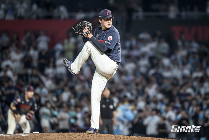 KBO, 7월 MVP 후보 공개...한화 폰세-KT 안현민 등 7명 박빙 경쟁 전망