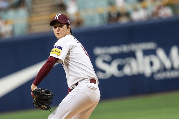 '이게 무슨' 안우진 충격의 어깨 부상, 과정도 '논란 투성이'…며칠 전 159.8km 던졌는데, 올해 복귀 무산되나