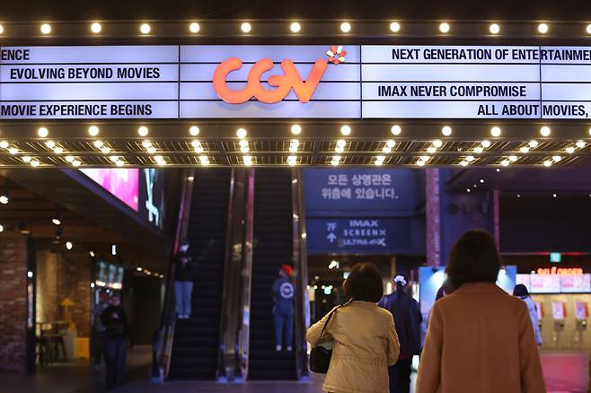 “1조였던 몸값…” CJ CGV 해외 자회사 콜옵션 포기, FI 믿을 건 ‘워터폴’뿐[투자360]