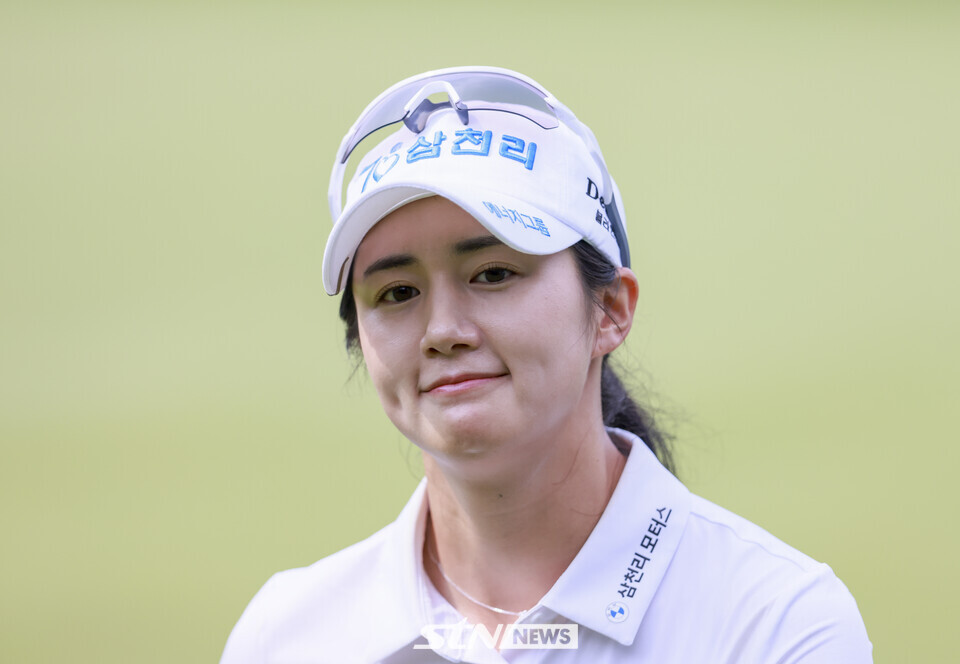 [STN포토]이세희, 8언더파 공동 1위로 경기 마쳐요