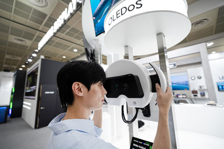 삼성D·LGD, 'K-디스플레이'서 최신 올레드 기술 나란히 '공개'