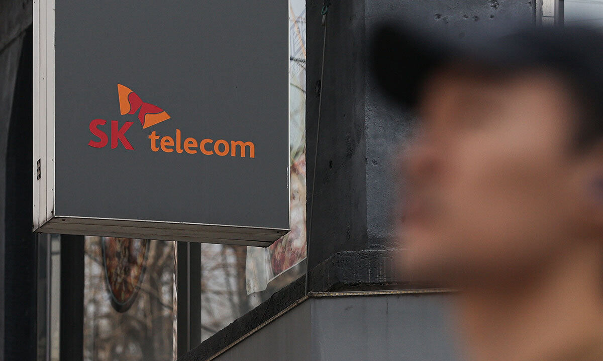 SKT ‘해킹 쇼크’ 2분기 영업이익 37% 급감