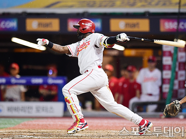 '홈런 3방+김건우 무실점' SSG, 롯데에 10-1 대승