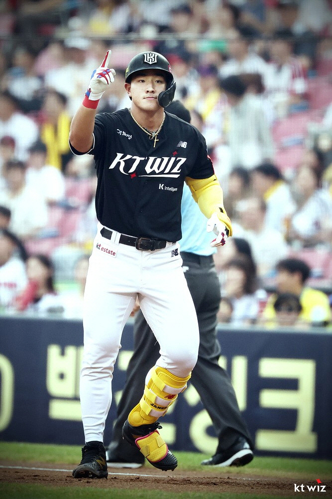 KT위즈 안현민, KBO리그 7월 MVP 수상