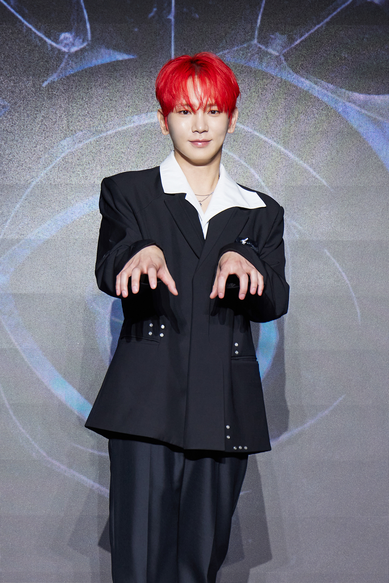 SHINee's Key blows away summer heat with 'Hunter'