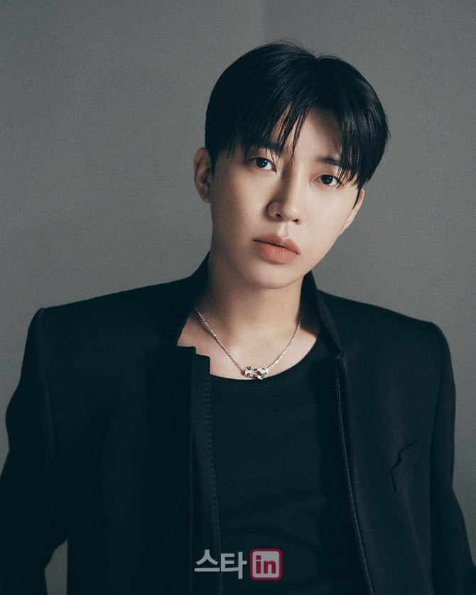 화보인 줄…임영웅, 새 정규앨범 콘셉트 포토 공개