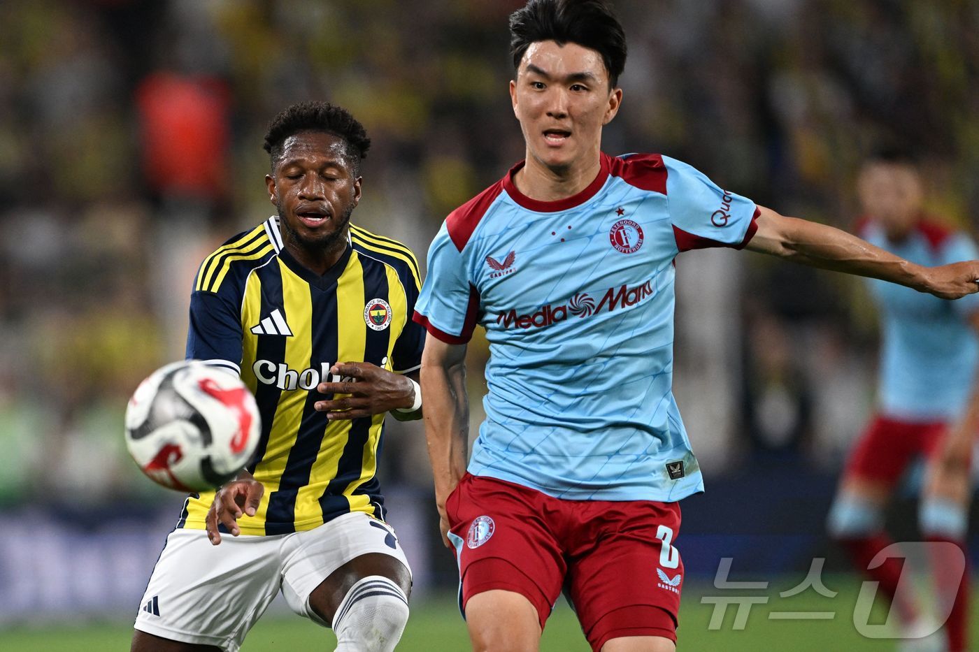 황인범, 도움 기록했지만…페예노르트, UCL PO 진출 실패