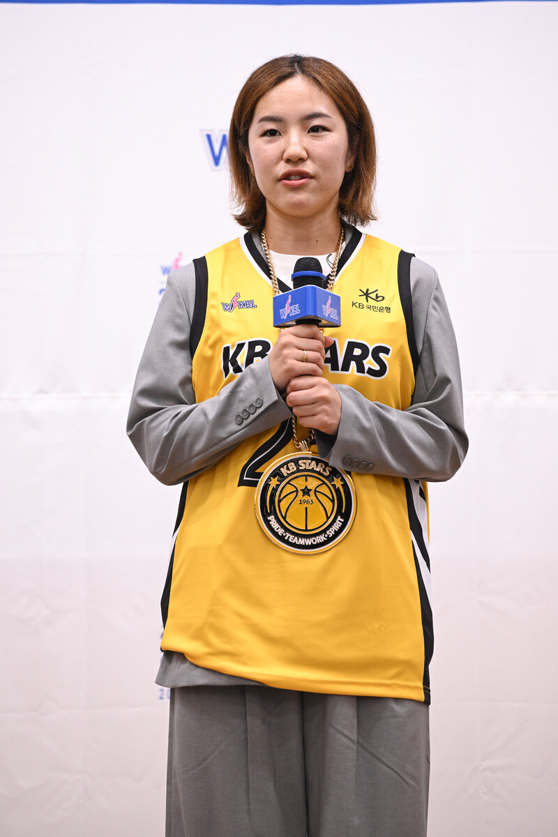 ‘WJBL’ 베테랑 가드 사카이 사라, KB에서 치른 첫 연습 경기는?