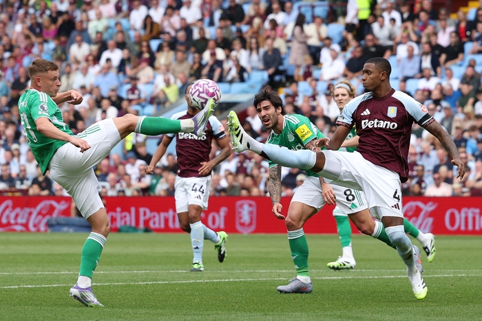 ‘18세’ 박승수 EPL 개막전 승선, 못 뛰었지만 희망 밝히다…뉴캐슬, 애스턴 빌라와 0-0 무승부 [EPL 1R]