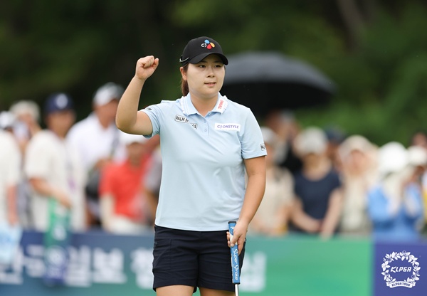 홍정민, KLPGA 72홀 최소타 신기록으로 시즌 2승 달성…상금 1위 도약(종합)