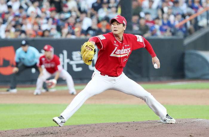 SSG 김광현, KBO리그 역대 3번째 2000탈삼진까지 ‘-6’