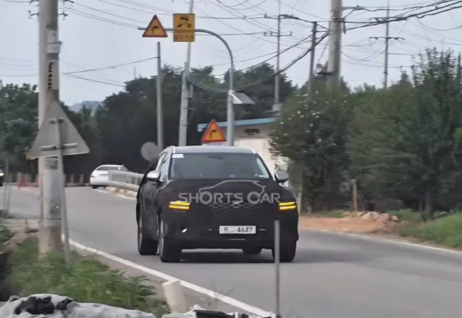 제네시스 ‘GV80 하이브리드’ 포착…연비 최대 13.5km/L 예상 | M투데이