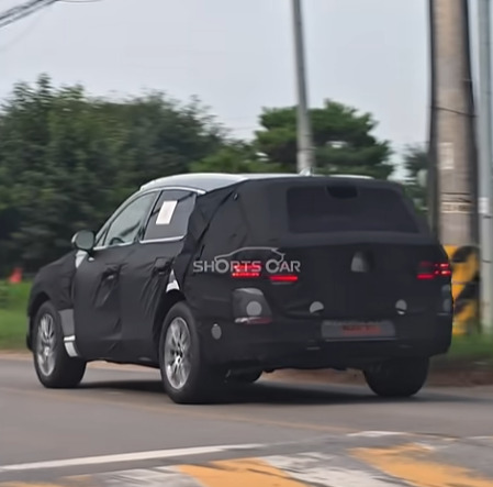 제네시스 ‘GV80 하이브리드’ 포착…연비 최대 13.5km/L 예상 | M투데이