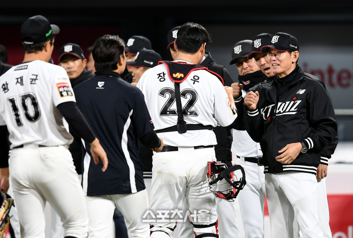 ‘2:0→4:0→4:4→5:4’ 휴 큰일 날뻔했네! ‘제2의 김광현’ 앞세운 KT, SSG에 5-4 승리 [SS수원in]