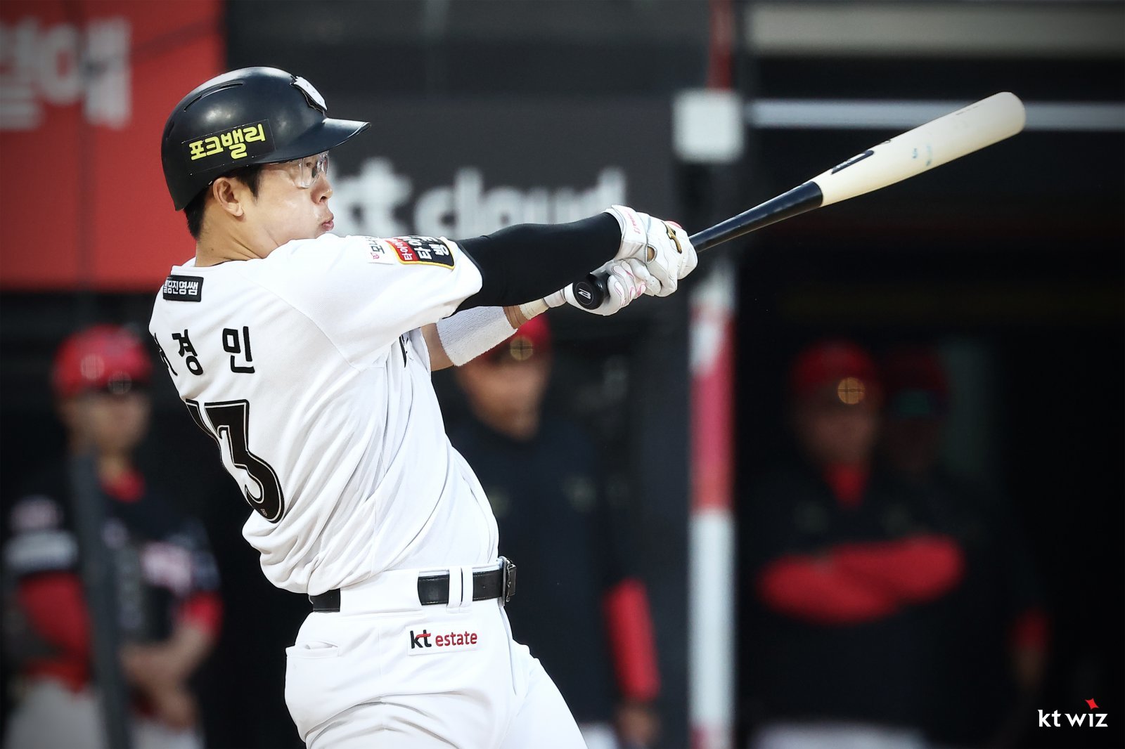 ‘허리 주사치료’ 허경민 결장이 아쉬운 KT 이강철 감독, ‘2연패 후 단독 5위’에 껄껄 웃었다 [SD 잠실 브리핑]