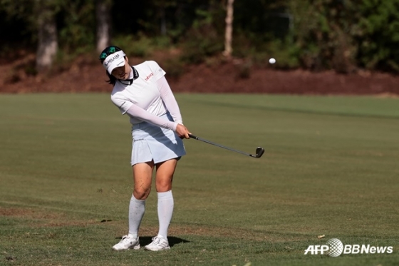 윤이나, 첫 LPGA 톱10 보인다... CPKC 위민스 오픈 1라운드 공동 13위