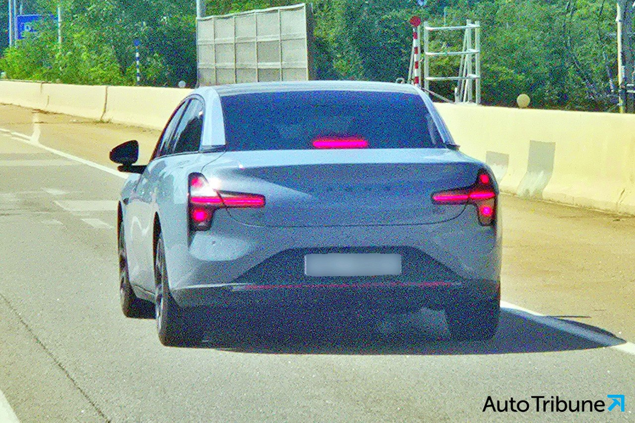 “G70 잡으러 왔다” 아반떼보다 큰데 2천만 원대…테스트 주행 목격 | EV-Hotissue