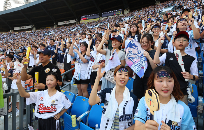 23일 하루 ‘10만 관중’ 들었다! KBO리그 ‘2년 연속’ 1000만 관중 돌파