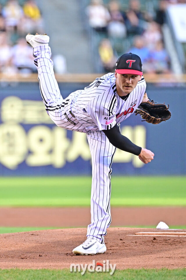 “강력한 1선발 없다, 톨허스트 지켜봐야죠” 염갈량은 2023 LG