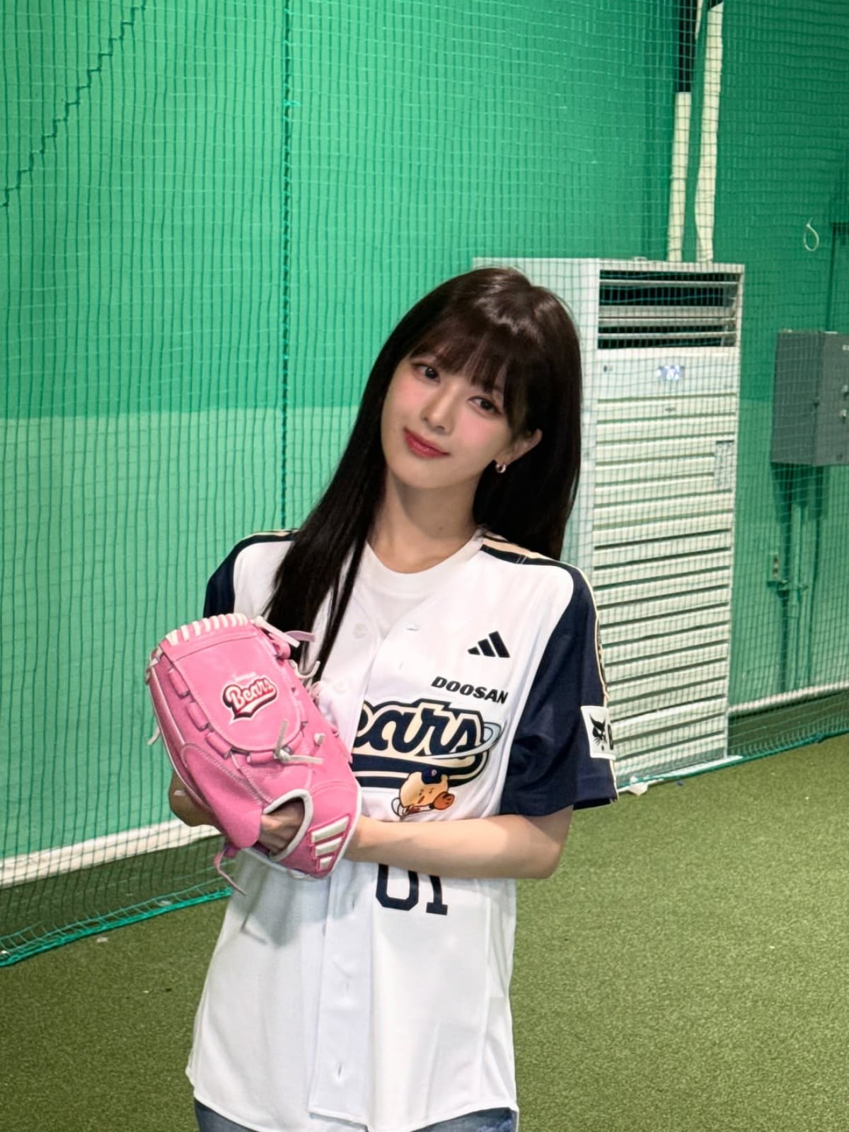 '165cm 39kg' 뼈말라 노정의, 여리여리 시구 여신 등극…압도적 비주얼 놀라워