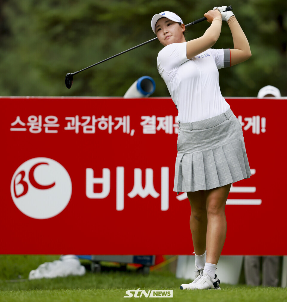 '무서운 신예' 19세 김민솔, 끝내 '잭팟'… KLPGA 투어 생애 첫 우승