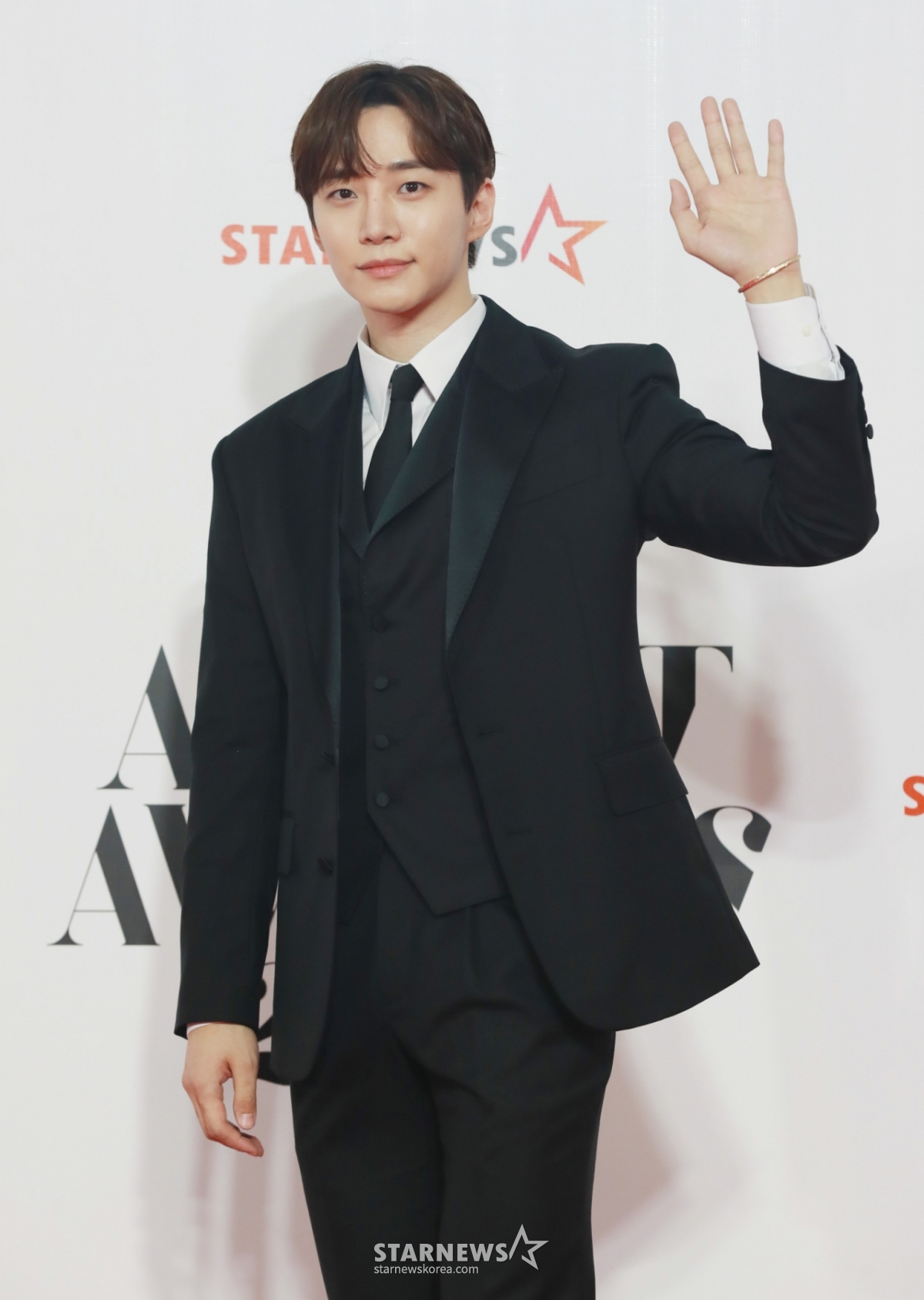 이준호X장원영, 꿀조합 MC..더욱 기대되는 10주년 AAA [★FOCUS]