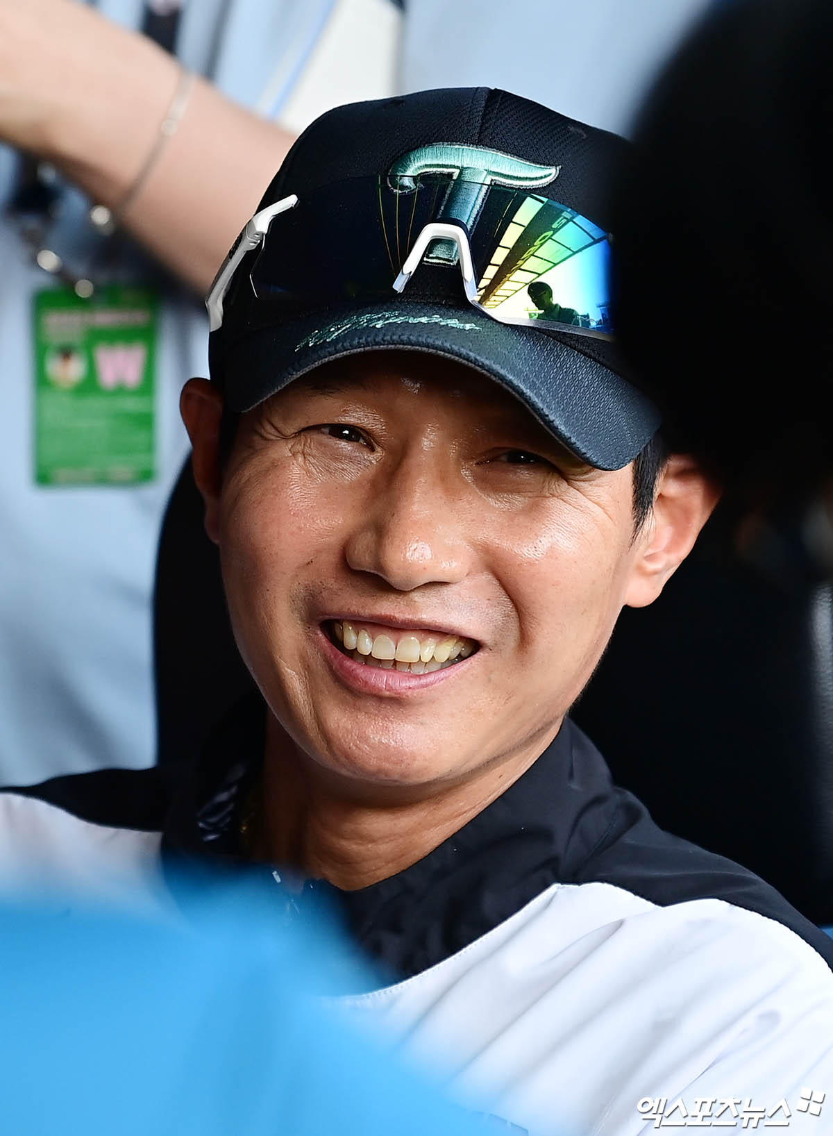 KIA 잡고 6연승 질주, 염경엽 감독은 1R 신인 김영우 주목했다..."위기 막으면서 한 단계 성장" [광주 현장]