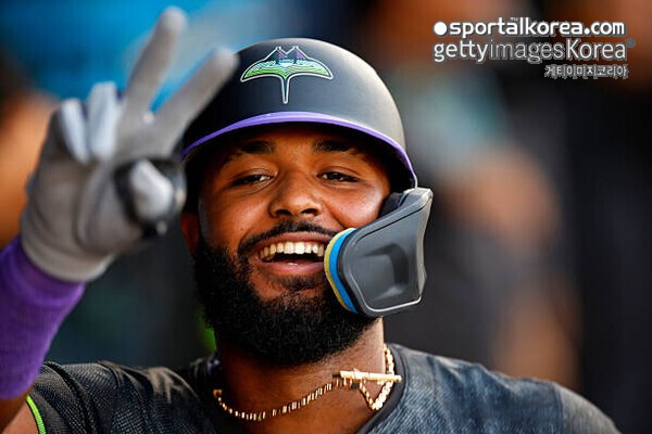 '충격적인 파워' 2003년에 무슨 일 있었나? KBO도 MLB도 '우타 거포' 약진…김하성 동료가 '신기록' 도전한다