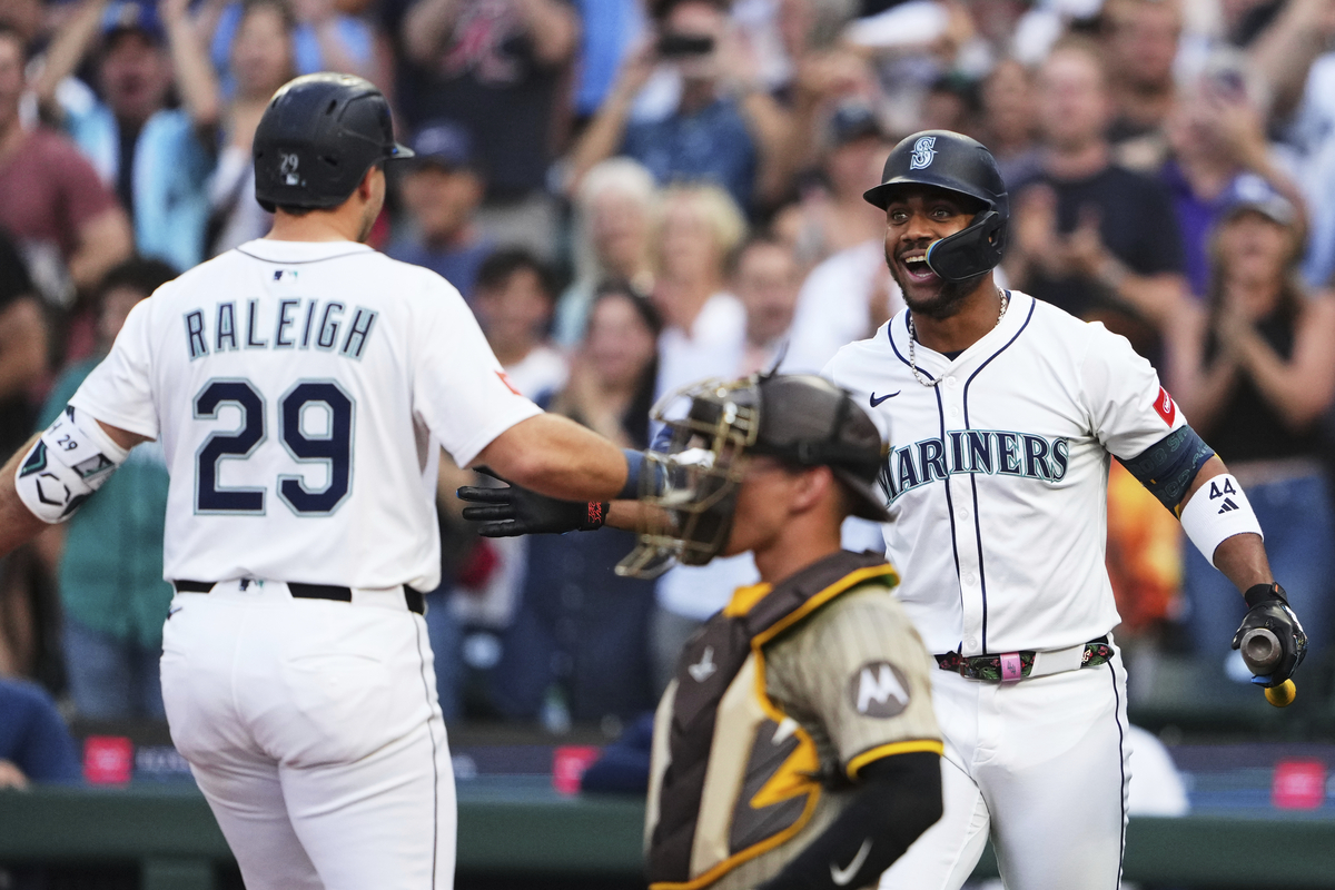 ‘어메이징 롤리’ 샌디에이고전서 홈런포 ‘쾅’, MLB 역사를 썼다···MLB 역대 최초 단일시즌 ‘50홈런 포수’ 등극
