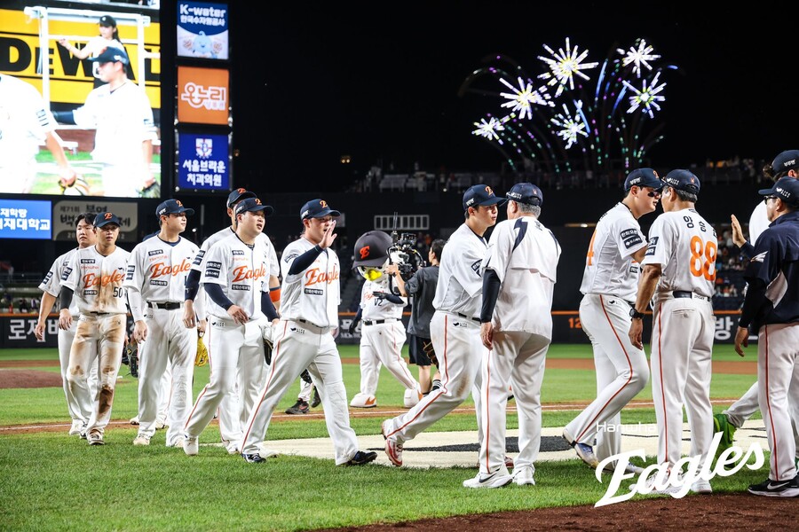 LG는 25G 만에 11경기 뒤집었다…한화도 26G 남았다, 마지막 스퍼트 시작