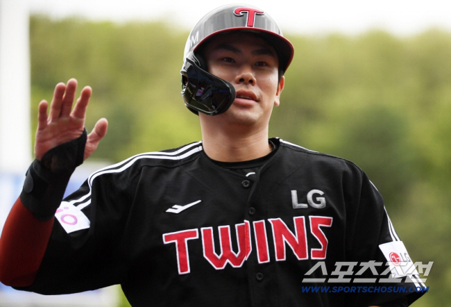 '우승 마지막 퍼즐' 무릎 수술 '출루왕'이 돌아온다. 염갈량의 2-3-5 플랜 "정규시즌 막판 대타 2경기, 지명타자 2경기 ...