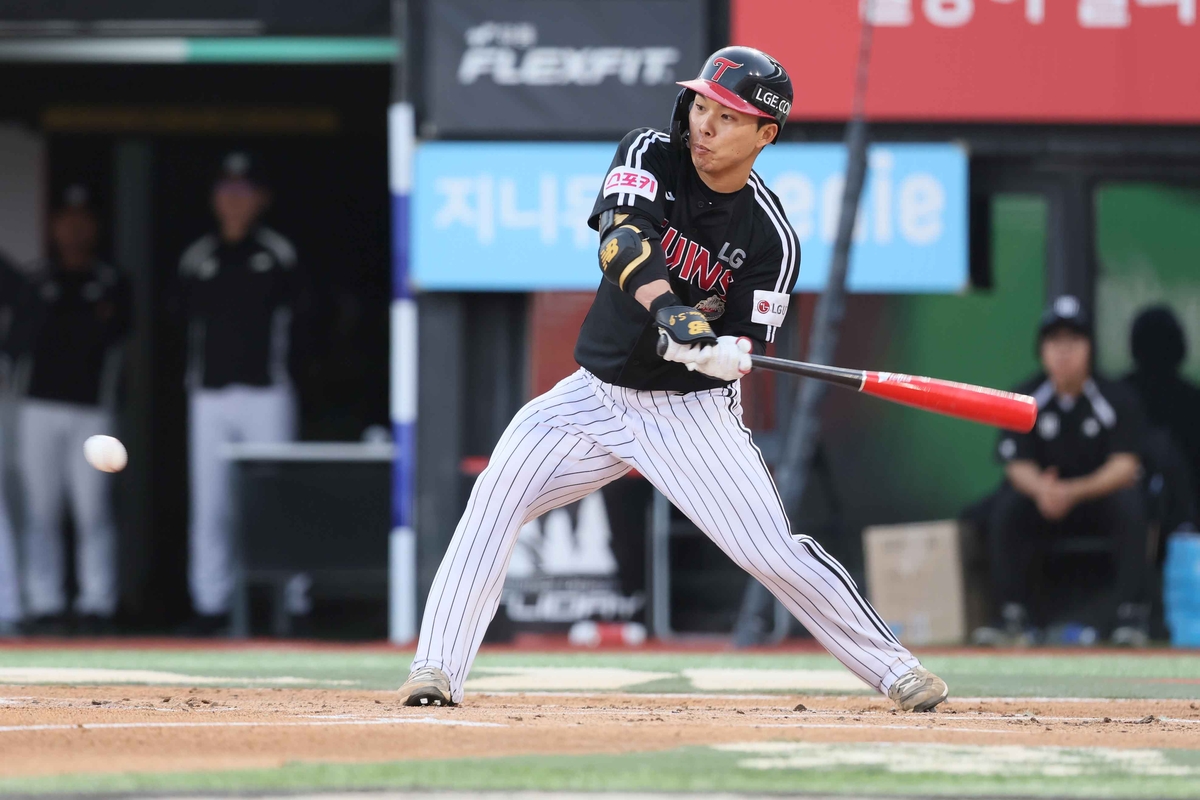 후반기 들어 연패 없는 ‘무적 LG’, NC에 10-1 완승···구단 월간 최다승 기록 경신이 보인다