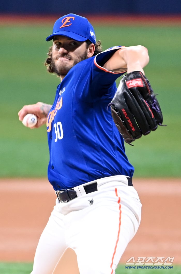 16연승 폰세, MLB 스카우터 앞에서 9K 탈삼진...한화 5연승