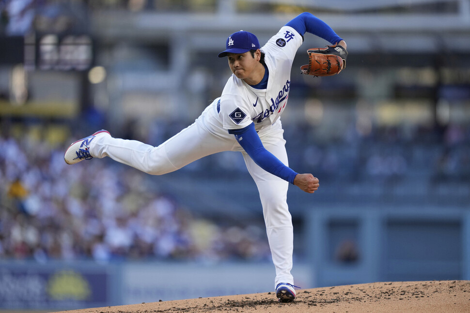 손흥민 시구에 “퍼펙트 피치”…오타니, 다저스 이적 후 첫 승
