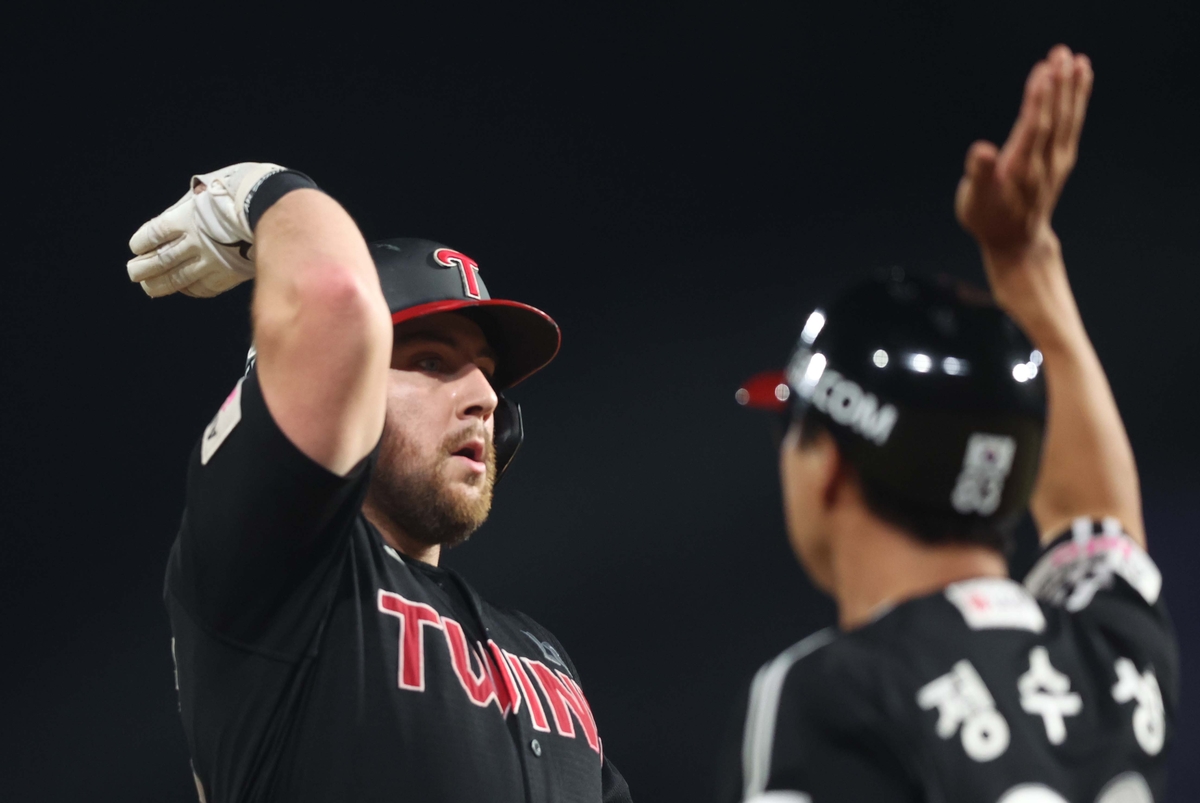 꺾이지 않는 ‘무적 LG’, NC 잡고 12연속 위닝시리즈 질주···구단 월간 최다승 기록과 타이