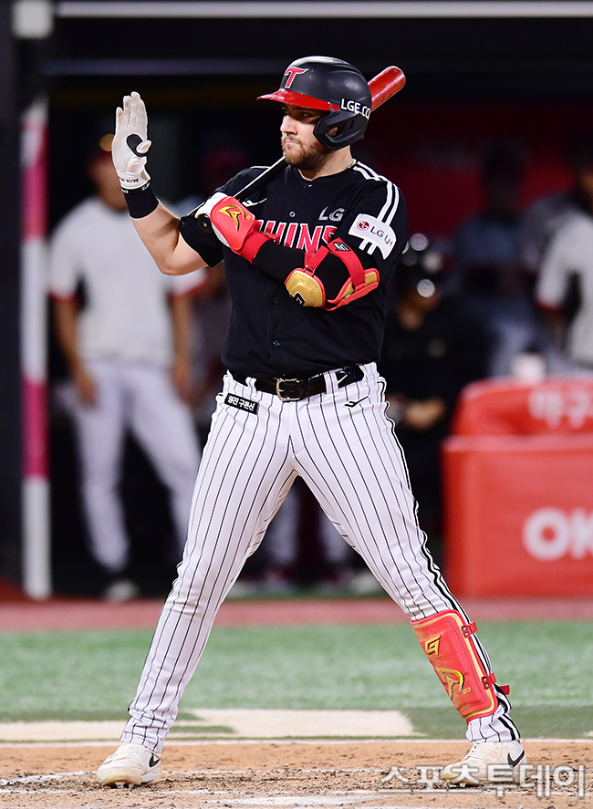 '오스틴 3타점' LG, NC에 짜릿한 역전승…위닝시리즈