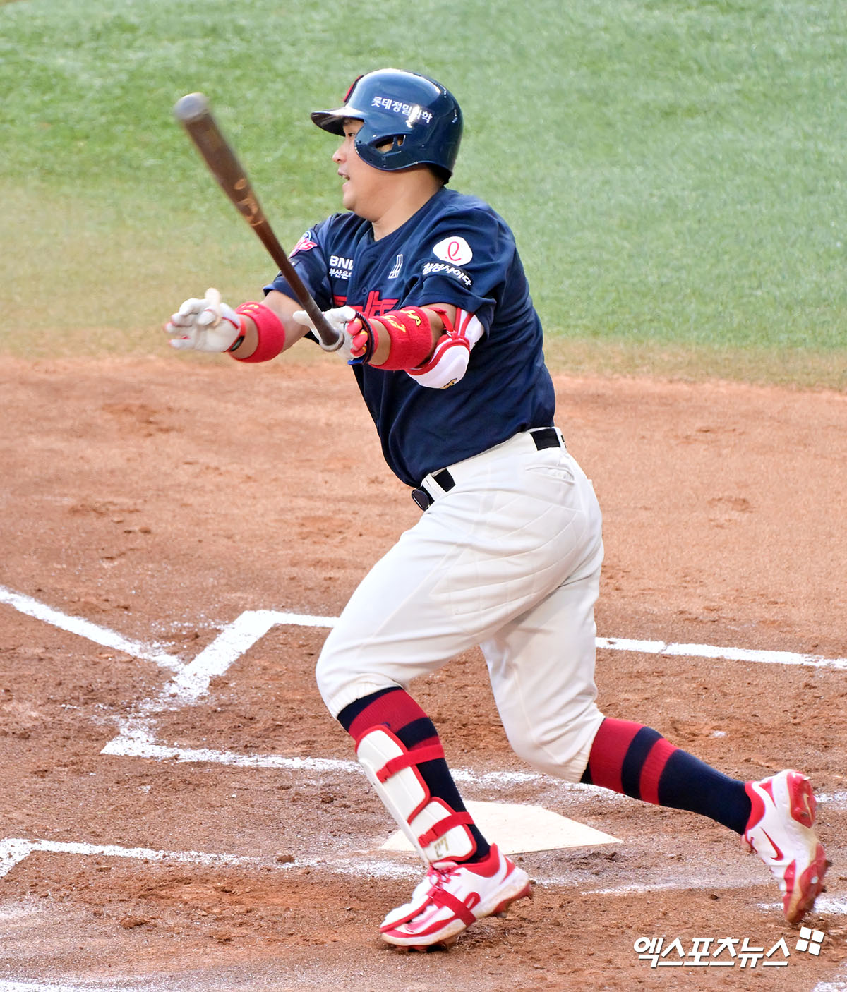 '이럴 수가' 80억 포수, 대타도 어렵다→29일 목 부상 선발 제외…정훈 말소·강승구 콜업 [부산 현장]