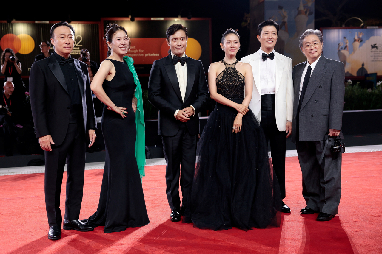 Park Chan-wook's 'No Other Choice' draws rave reviews as Venice ...