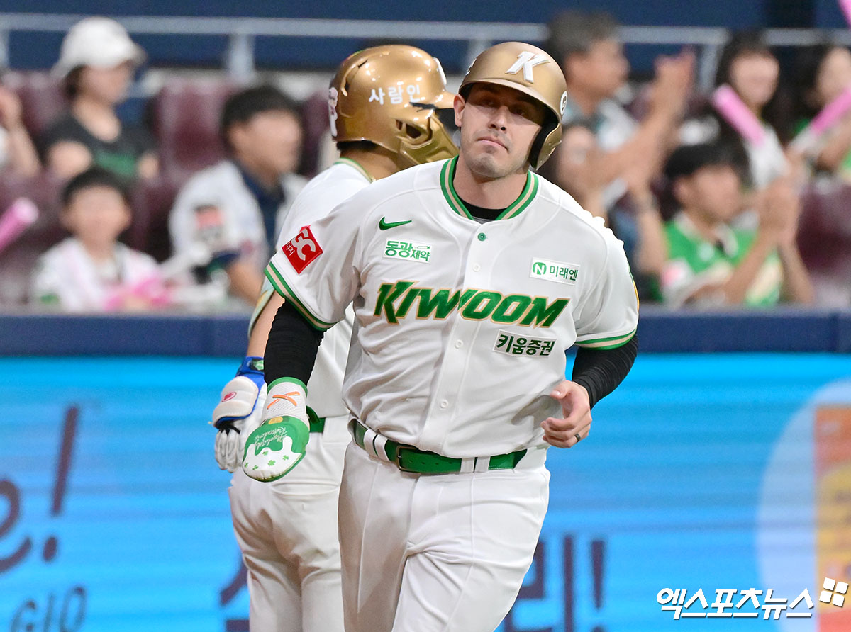 '1위 LG' KBO 대기록, '꼴찌' 키움이 멈춰 세웠다…오지환 실책+장현식 폭투 속 5-6 석패→12연속 위닝시리즈 끝 [잠실:스코어]